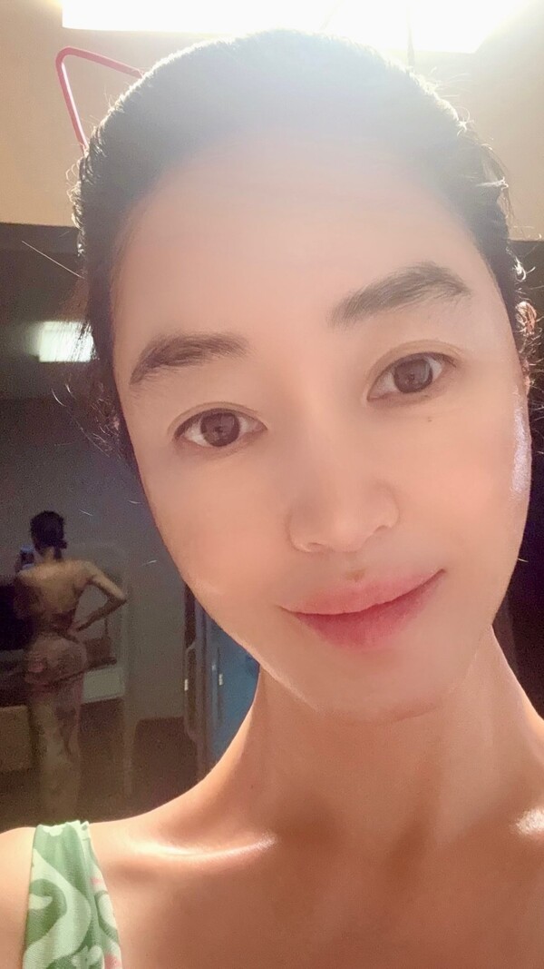 김혜수, 20대라 해도 믿을 근황…유리에 비친 실루엣까지 완벽